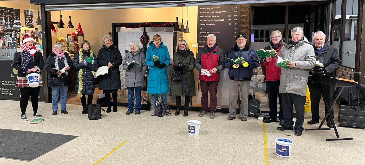 RNLI Singing @ Leigh Station – 15th December 2022 | Southend Bach Choir